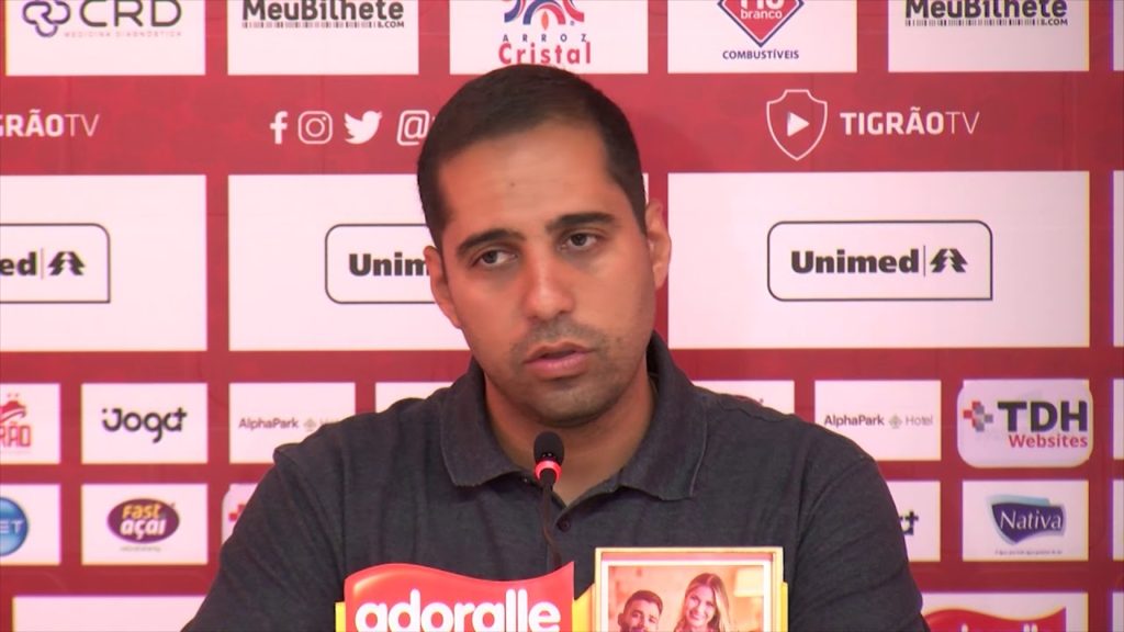 Hugo Jorge Bravo defende o Atlético e diz que se fosse o Vila Nova ... Hugo Jorge Bravo defende o Atlético e diz que se fosse o Vila Nova ...